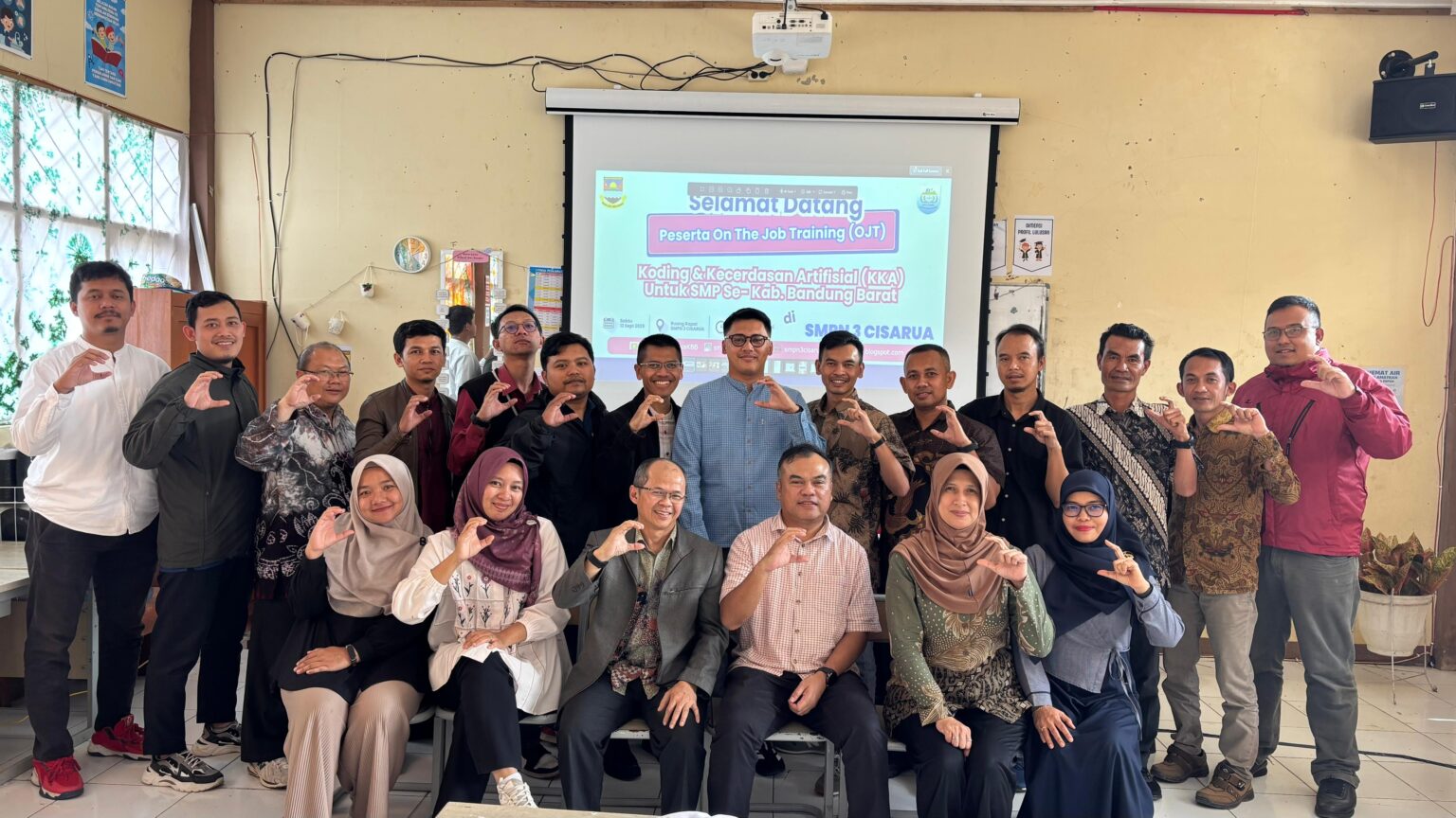 SMPN 3 Cisarua Tuan Rumah OJT Coding dan Kercedasan Artifisial Se-KBB ...